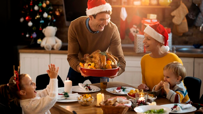 Внимание! Дети за новогодним столом